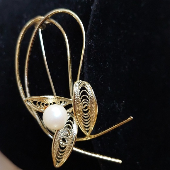 Vintage | Jewelry | Vintage Prong Set Faux Pearl In Goldtone Delicate ...